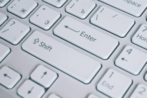 Sur un clavier ou est la touche shift : localisation et fonction
